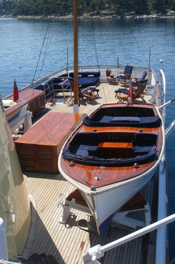 Yacht ISTROS, NV de Vries | CHARTERWORLD Luxury Superyacht Charters